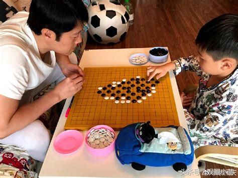 鄧超和蔡國慶兒子同樣6歲，一個窮養一個富養，差別不是一般的大 每日頭條