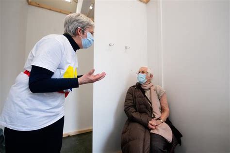Coronavirus Eu Drug Regulator Backs Astrazeneca Vaccine After Safety