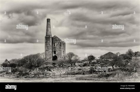 Cornish Engine House Bodmin Moor Cornwall Stock Photo Alamy