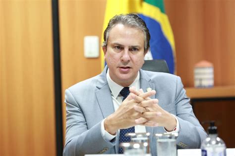 Sob Pressão Ministro Da Educação Anuncia Suspensão Do Cronograma Da