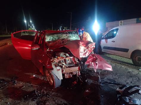 Queda Prensado En Su Auto Tras Chocar Con Poste En San Bartolo Oaxaca