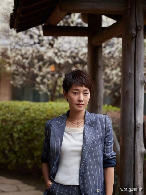 清爽幹練的造型 馬伊琍的時尚街拍依然那麼知性又優雅 每日頭條