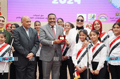 محافظ مطروح يؤكد على دعم وتعزيز دور المرأة في شتى المجالات