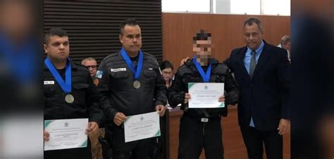 Pms Acusados De Estupro De Jovem Dentro De Viatura Foram Homenageados