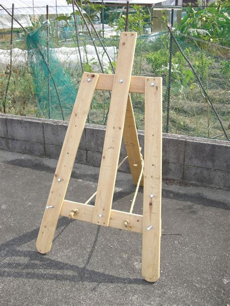 Wood Pallet Easel 01