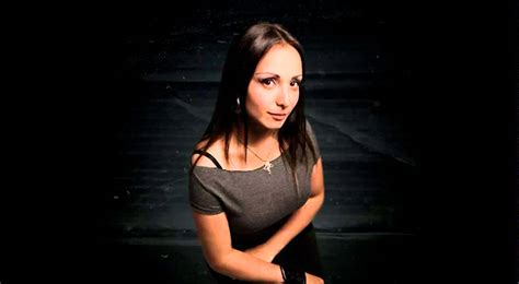 טליה ברקאי רגע עוד רגע Youtube