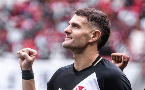 problemas Vasco quer ter Vegetti para sequência de clássicos