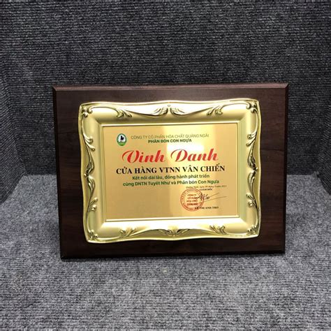 Bảng vinh danh Mẫu 001