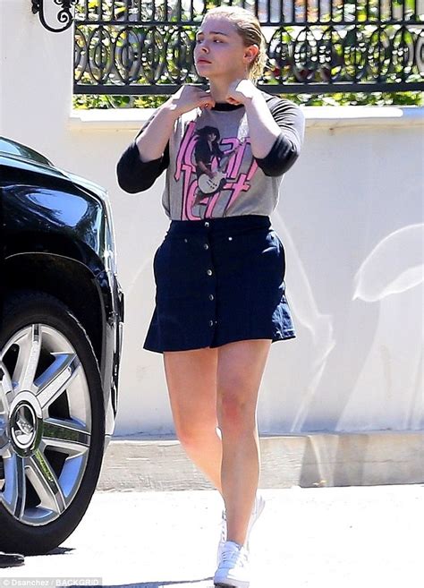 Chloe Grace Moretz Keeps It Casual And Makeup Free As She Arrives At The Four Seasons Beverly