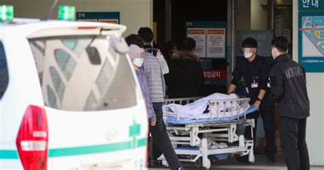 병원들 전문의 대신 전공의로 비용 절감…“의료 대란에 한몫”