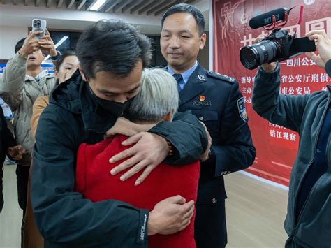 半岁被拐男孩30多年后与母亲团聚 一声“妈妈”让白发母亲泪奔