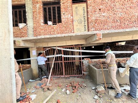Constructions Were Being Done Without Approved Map In Tajganj Ward
