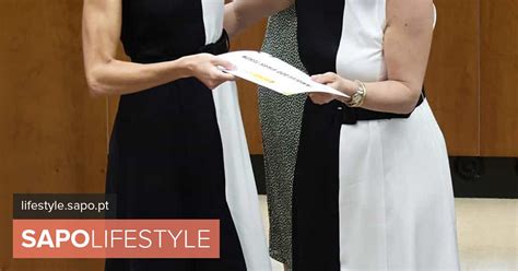 Rainha Letizia Surge Em Evento Vestida De Igual A Uma Das Premiadas