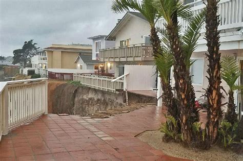 Students In Isla Vista Find New Housing After Erosion Leaves House 5
