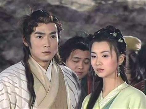 以前觉得女主救了男主很伟大，现在觉得她很自私，是个心机女