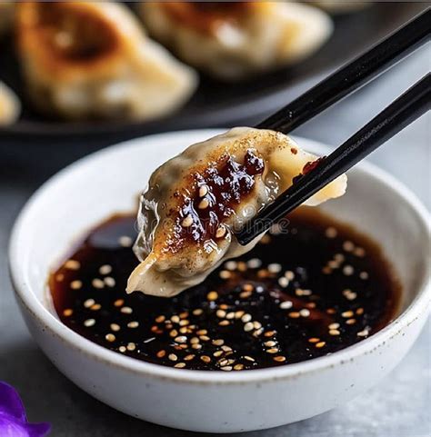 Pan Fried Dumplings Filled With Sesame Soy Sauce Stock Illustration