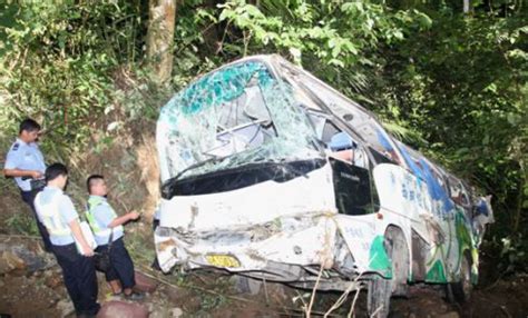 တရုတ်နိုင်ငံမှာ ခရီးသည်တင် ဘတ်စ်ကားတစ်စီး တိမ်းမှောက်မှုဖြစ်ပွားခဲ့ရာ အနည်းဆုံး ၂၇ ဦးသေဆုံး