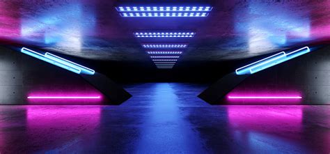 빈 공상 과학 소설 미래 지향적 인 복고풍 형광 발광 삼각형 모양의 네온 튜브 레이저 주도 그런 지 콘크리트 반사 어두운 터널