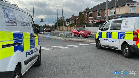 Yappapp On Twitter Armed Police Swoop On A Lidl Store In Leeds This