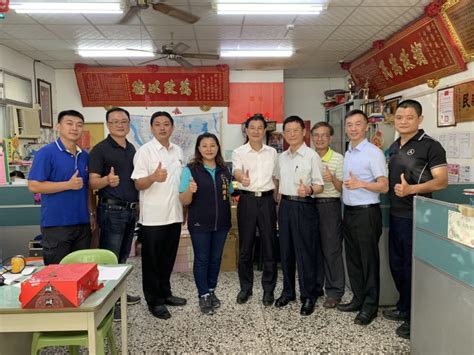 加強警民聯繫 第三分局長張則誠親自帶領任副分局長、偵查隊長與派出所長等人拜訪轄區市議員邱素貞、南區國光里長陳雅惠 指傳媒