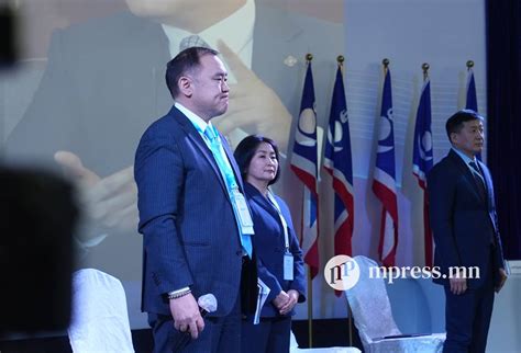 Л Гантөмөр Бид богино хугацаанд ядуурлыг арилгахын төлөө ажиллана