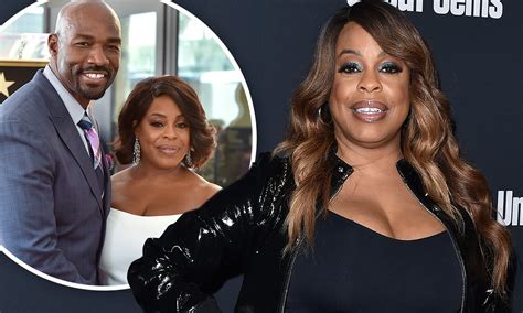 Niecy Nash Breast Size