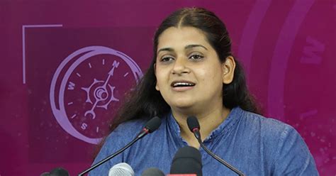 අපි ඇදුම් අදින්නේ හුවමාරු කරගෙන අවුරුදු තුනහමාරකින් ඇදුම් අරං නෑ
