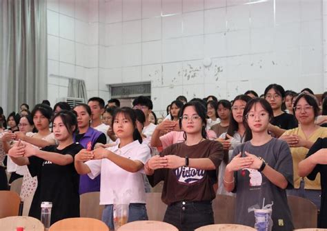 砥砺奋进启新篇，青春献礼二十大——我院举行2022级本科新生开学典礼（开学第一课）