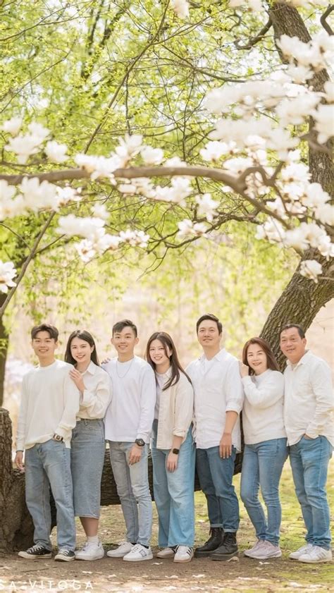 Danielh 눈이오는 계절도 비가오는 날도 늘 추억이 있는 사진으로 담아드려요 열정과 감성으로 늘 최선을 다하겠습니다 촉촉한 감성 스냅사진 ⠀ 본식스냅