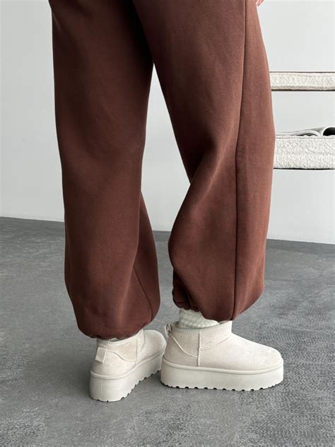 Сноубутси на високій підошві бежеві Ladyboom