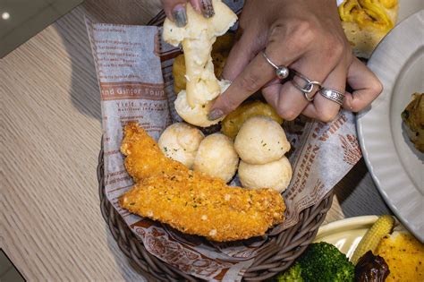 台中早午餐【 樸樂咖啡烏日三榮店】烏日美食什麼早午餐廳竟然能吃到整隻烤半雞！台中人氣早午餐品牌漢堡烤雞義大利麵蛋餅燉飯炸物飲品通通能吃到！