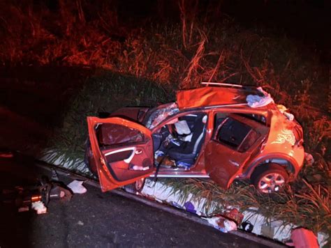 Carro Com Família Cai Em Valeta Sobe Em Barranco Capota E Mata