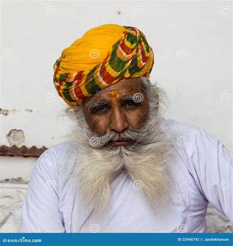 Een Oude Indische Mens Met Een Mooie Baard Redactionele Fotografie Image Of Mens Tafereel