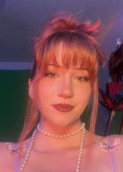 The Face Of A 19f Whos Been Sun Kissed R Faces