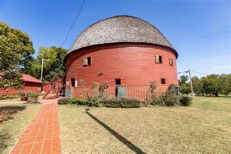 Arcadia Round Barn On Oklahoma Route 66 Silly America