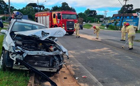 Motorista Fica Ferida Ao Colidir Carro Contra Caminhão Na Estrada Da