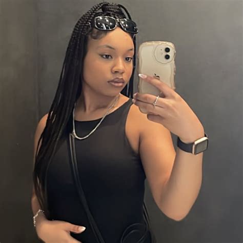 Shaylamay On Threads