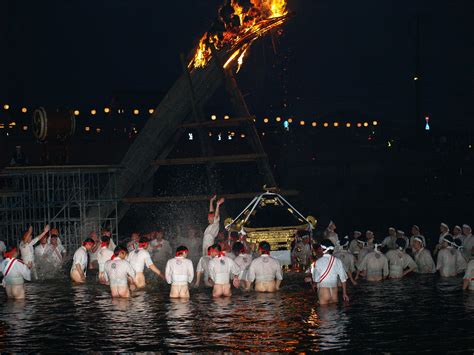 若宮八幡裸祭 09松明和田フォト