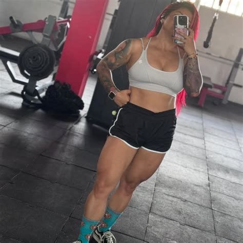 Sofía Vela Svela • Threads Say More