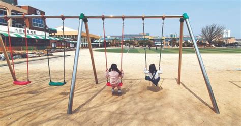 긴급돌봄 아이들 스마트폰·노트북 없어 온라인 수업 막막
