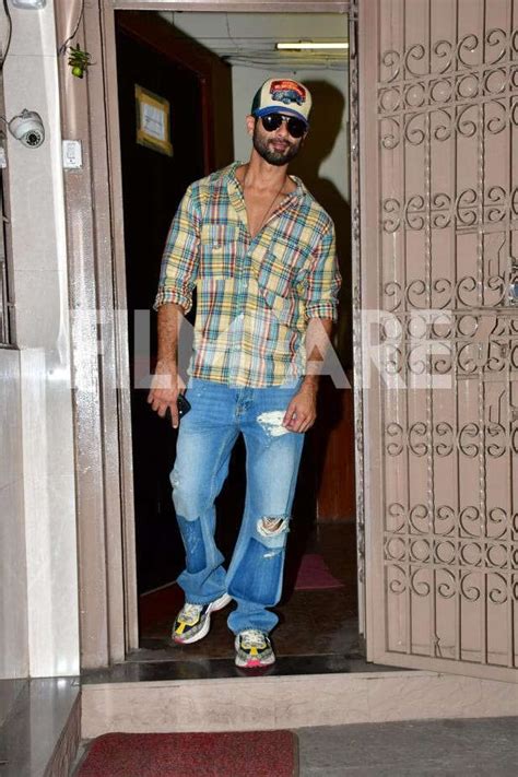 Shahid Kapoor Looks Dashing As Gets Clicked In The City