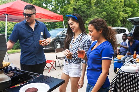 Whats The Best Pop Up Tailgate Tent For Beach Camping And Tailgating