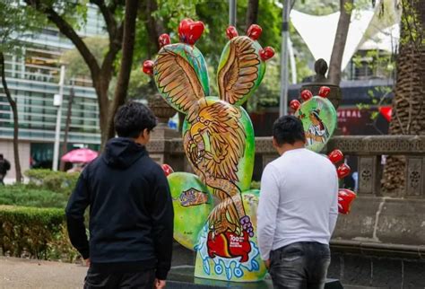 Nopales Gigantes Llenan De Arte Y Color El Zócalo De La Cdmx México