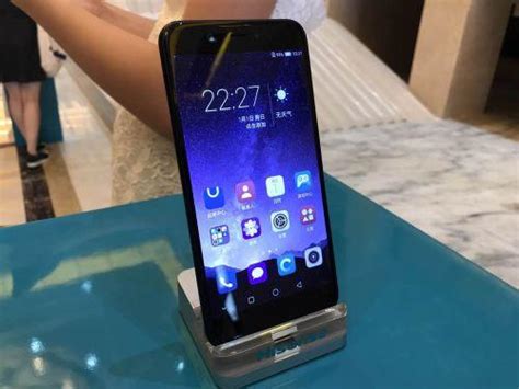 海信手機h10正式發佈：主打前置2000w美顏自拍 每日頭條