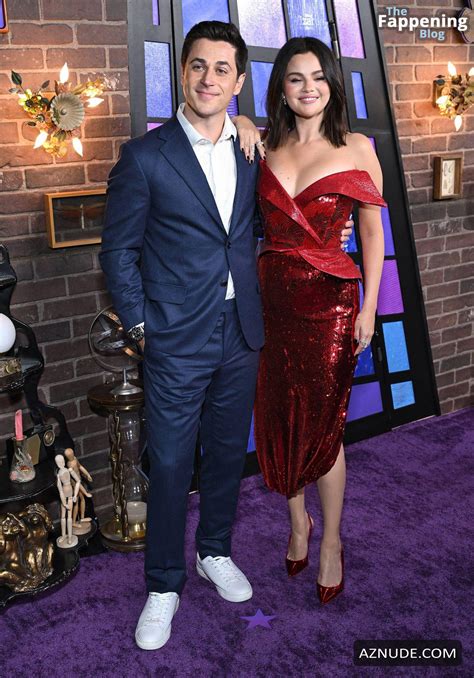 Selena Gomez Sexy Flaunts Her Hot Cleavage In A Fabulous Red Dress At