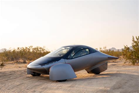 Carro elétrico movido a energia solar já tem mil encomendas TecMundo