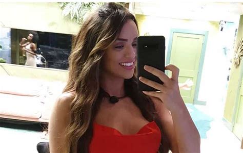BBB20 Rafa Kalimann mostra reencontro os pais após reality OFuxico