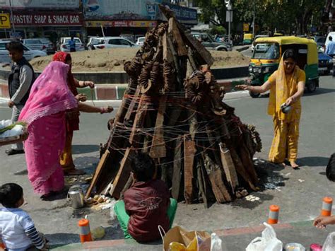 Holi 2021 Holika Dahan 2021 Puja Timing Holi Puja Vidhi And Shubh