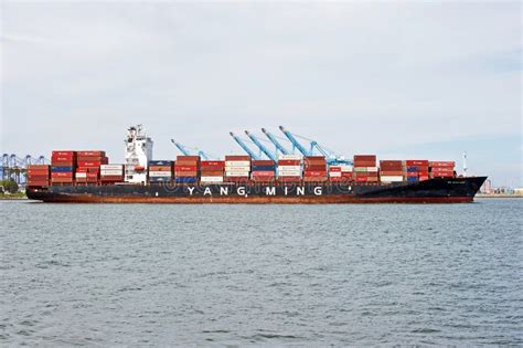 Yang Ming Cargo Container Ship Imagen De Archivo Editorial Imagen De