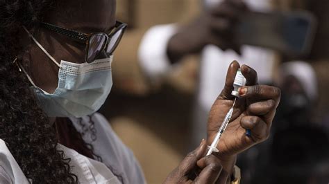 Covid la livraison de vaccins aux pays les plus défavorisés très insuffisante Les Echos